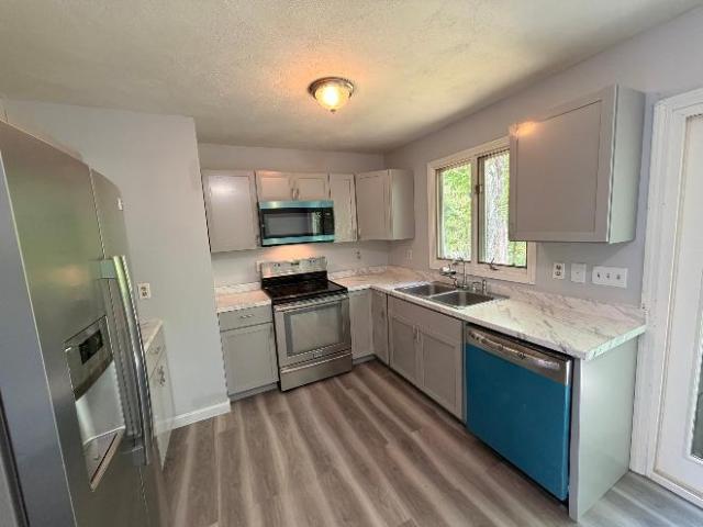 2 Br, 2 bath, Townhouse/Brownstone/RowHouse 28 Riverdale Ave