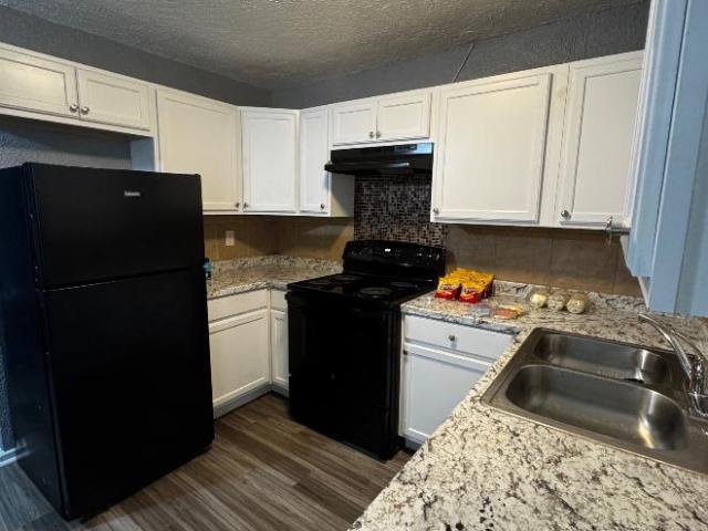 2 Br, 2 bath, Townhouse/Brownstone/RowHouse 2900 S 5th St