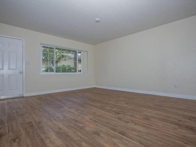 2 Br, 2 bath, Townhouse/Brownstone/RowHouse 319 Imperial Beach Blvd
