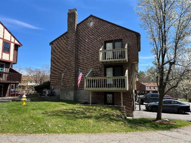 2 Br, 2 bath, Townhouse/Brownstone/RowHouse 34 Scotty Hollow Dr