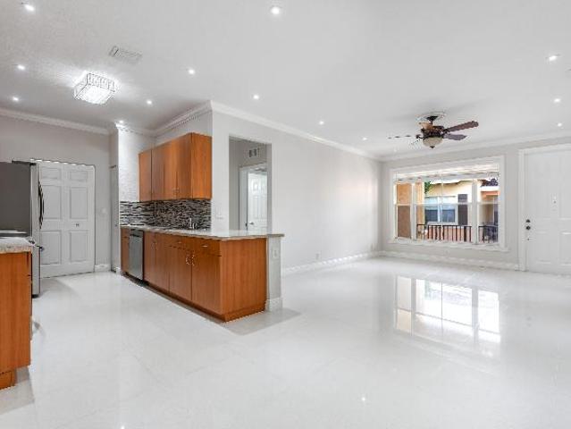 2 Br, 2 bath, Townhouse/Brownstone/RowHouse 3557 Forest Hill Boulevard