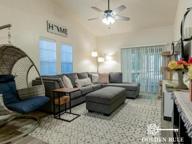 2 Br, 2 bath, Townhouse/Brownstone/RowHouse 356 Nw 48th Blvd