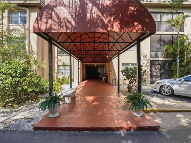 2 Br, 2 bath, Townhouse/Brownstone/RowHouse 3700 S Osprey Avenue