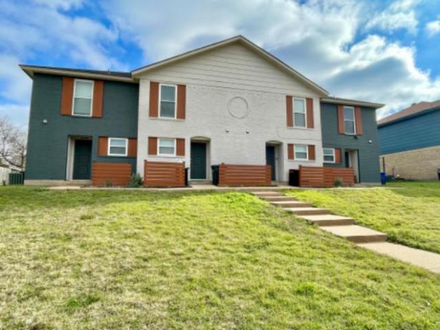 2 Br, 2 bath, Townhouse/Brownstone/RowHouse 3813 Coates Cir