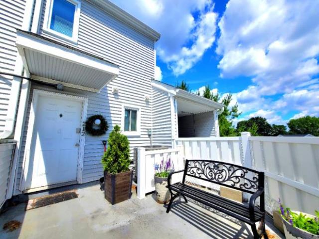 2 Br, 2 bath, Townhouse/Brownstone/RowHouse 391 Hyde Park Ave