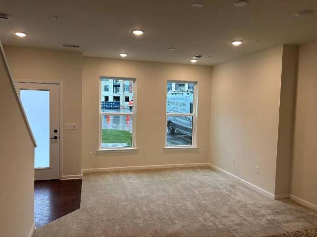 2 Br, 2 bath, Townhouse/Brownstone/RowHouse 407 Reading Ct