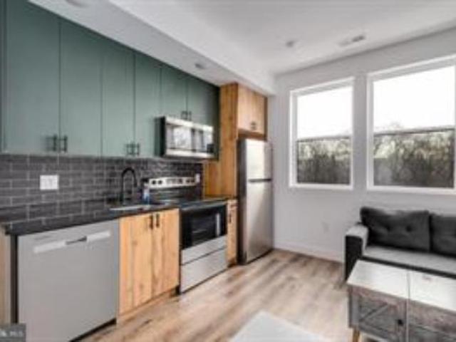 2 Br, 2 bath, Townhouse/Brownstone/RowHouse 4243 Mantua Ave