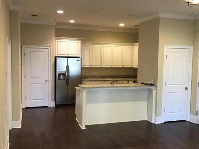 2 Br, 2 bath, Townhouse/Brownstone/RowHouse 425 East Mcdonough Street Unit 104
