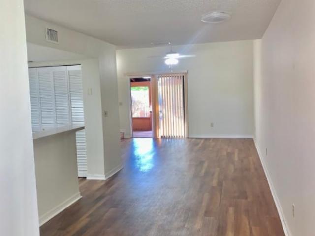 2 Br, 2 bath, Townhouse/Brownstone/RowHouse 4285 Melissa Ct W