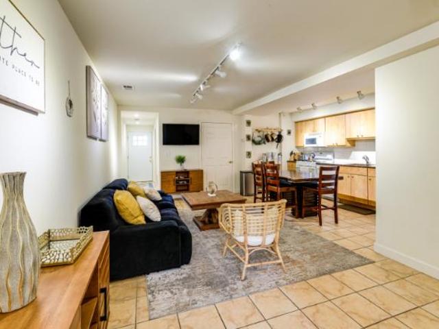 2 Br, 2 bath, Townhouse/Brownstone/RowHouse 4316 4th Street Nw