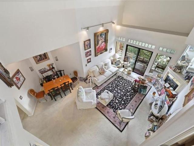 2 Br, 2 bath, Townhouse/Brownstone/RowHouse 4477 Woodman Ave