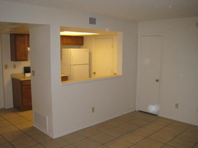 2 Br, 2 bath, Townhouse/Brownstone/RowHouse 4420 E Wood St