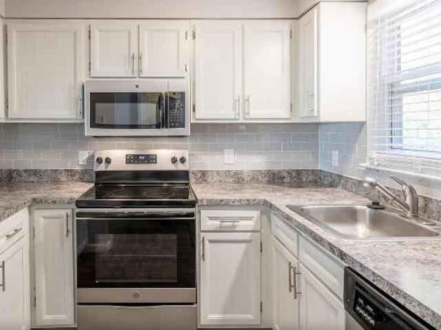2 Br, 2 bath, Townhouse/Brownstone/RowHouse 45 Oakdale Street