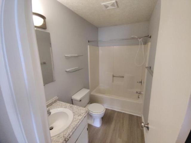 2 Br, 2 bath, Townhouse/Brownstone/RowHouse 4 Ferguson Dr