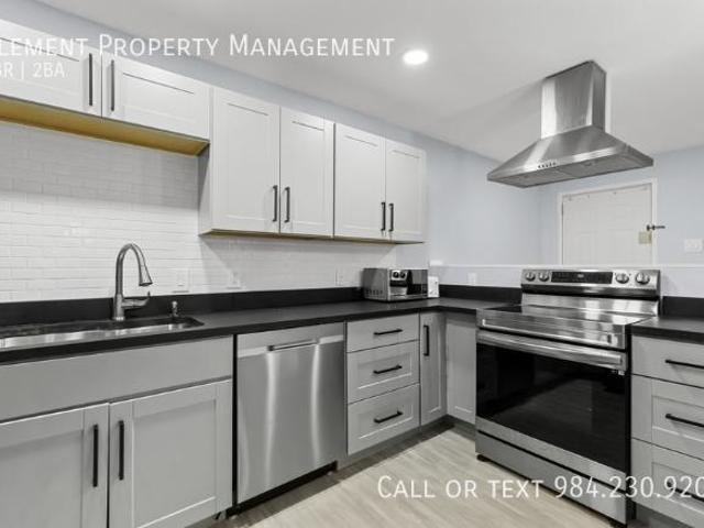 2 Br, 2 bath, Townhouse/Brownstone/RowHouse 500 Umstead Dr