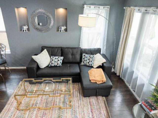 2 Br, 2 bath, Townhouse/Brownstone/RowHouse 5151 Riverton Ave