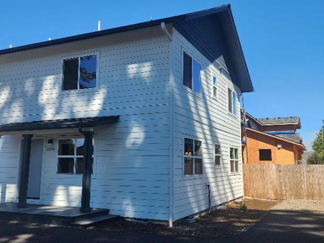 2 Br, 2 bath, Townhouse/Brownstone/RowHouse 5295 Chehalis Dr N