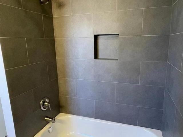 2 Br, 2 bath, Townhouse/Brownstone/RowHouse 521 Ferguson St