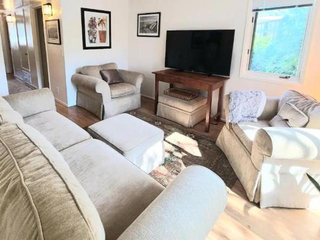 2 Br, 2 bath, Townhouse/Brownstone/RowHouse 521 West Montecito Street
