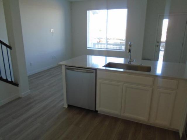 2 Br, 2 bath, Townhouse/Brownstone/RowHouse 5391 Euclid Drive
