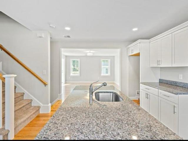 2 Br, 2 bath, Townhouse/Brownstone/RowHouse 55 Plymouth Street