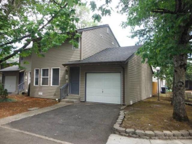 2 Br, 2 bath, Townhouse/Brownstone/RowHouse 571 Fenster Street