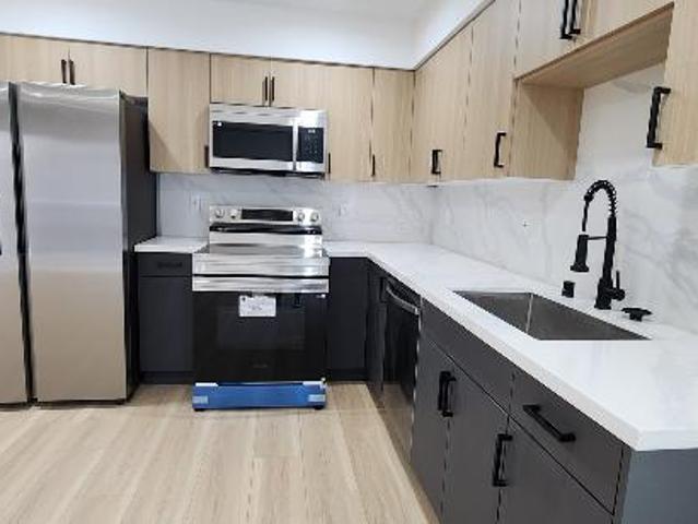 2 Br, 2 bath, Townhouse/Brownstone/RowHouse 5725 Klump Ave