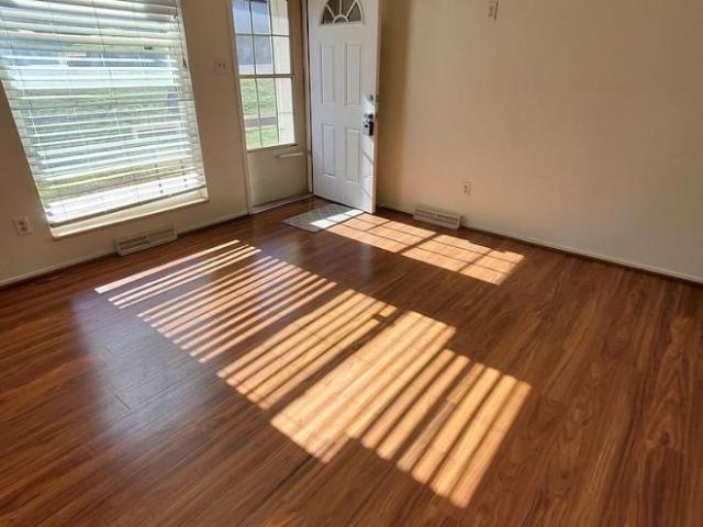2 Br, 2 bath, Townhouse/Brownstone/RowHouse 5846 S Pearl St