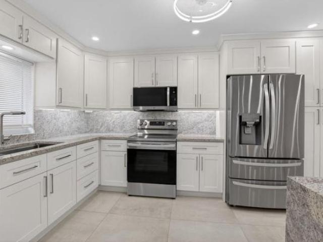 2 Br, 2 bath, Townhouse/Brownstone/RowHouse 6049 Via Diana