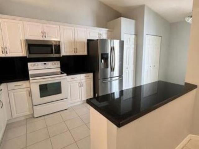 2 Br, 2 bath, Townhouse/Brownstone/RowHouse 6098 Lake Hibiscus Drive