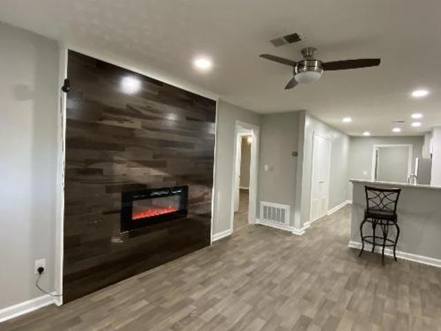 2 Br, 2 bath, Townhouse/Brownstone/RowHouse 6476 Voyles Drive