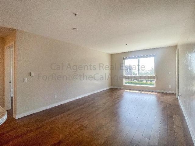 2 Br, 2 bath, Townhouse/Brownstone/RowHouse 6400 Christie Avenue