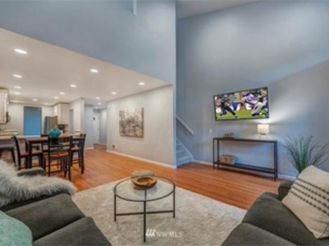 2 Br, 2 bath, Townhouse/Brownstone/RowHouse 6439 139th Ave NE