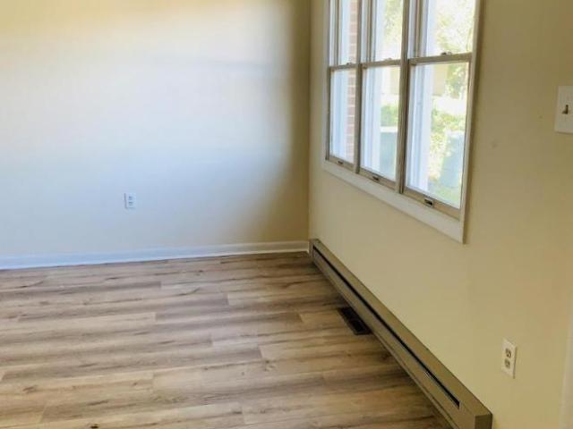 2 Br, 2 bath, Townhouse/Brownstone/RowHouse 64 Queen Ave