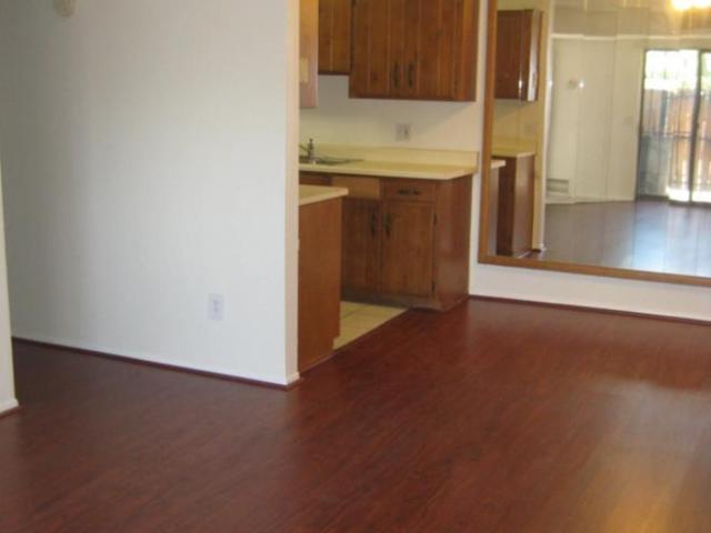 2 Br, 2 bath, Townhouse/Brownstone/RowHouse 6625 E Golf Links Road Unit 2