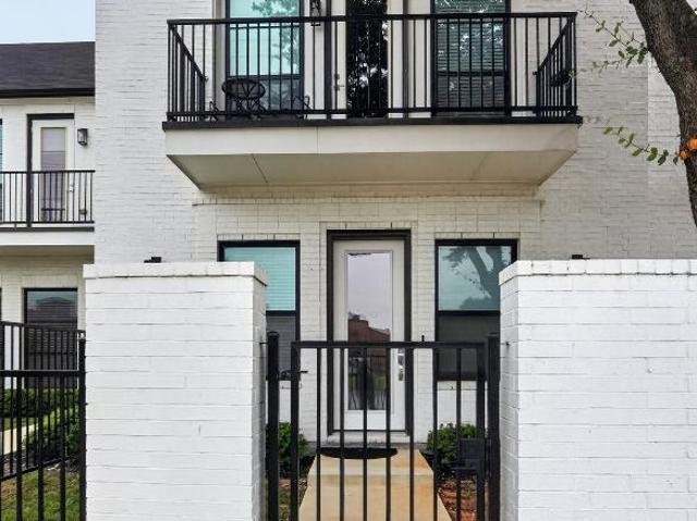2 Br, 2 bath, Townhouse/Brownstone/RowHouse 703 W Abram St