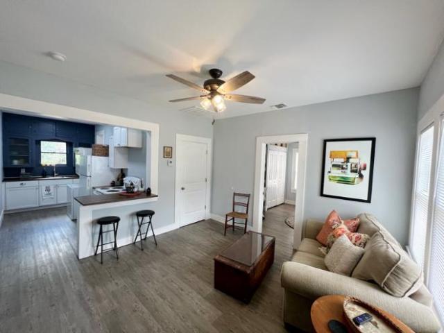 2 Br, 2 bath, Townhouse/Brownstone/RowHouse 715 W Hollywood