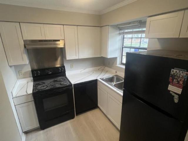 2 Br, 2 bath, Townhouse/Brownstone/RowHouse 716 Verdant Dr