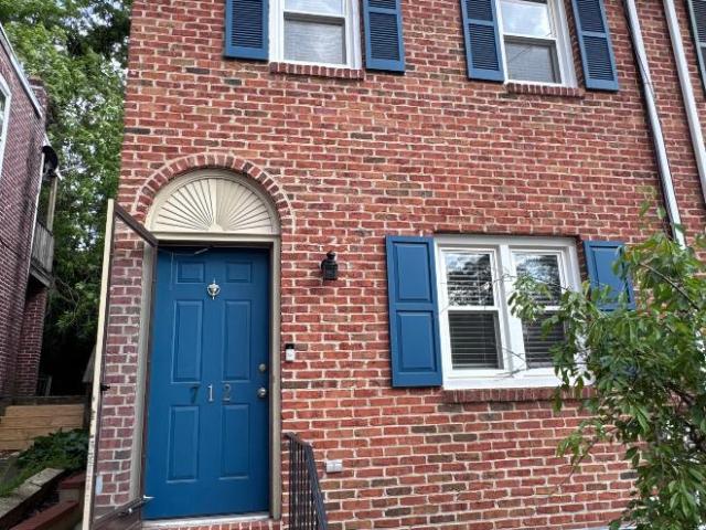 2 Br, 2 bath, Townhouse/Brownstone/RowHouse 712 Woodlawn Ave