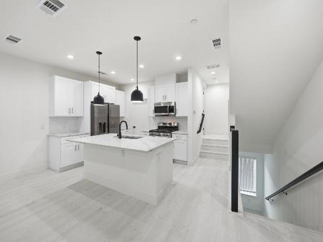 2 Br, 2 bath, Townhouse/Brownstone/RowHouse 7207 Mohawk Drive