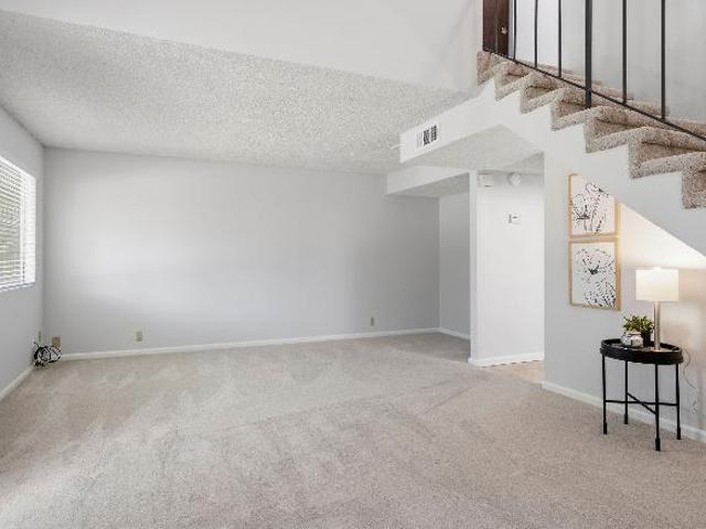 2 Br, 2 bath, Townhouse/Brownstone/RowHouse 7235 Cinnamon Cir