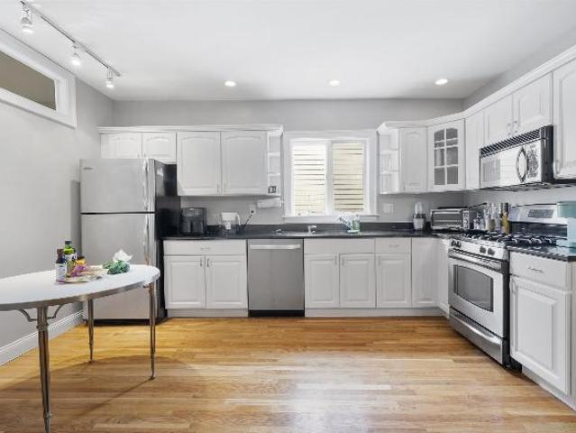 2 Br, 2 bath, Townhouse/Brownstone/RowHouse 734 E 6th Street
