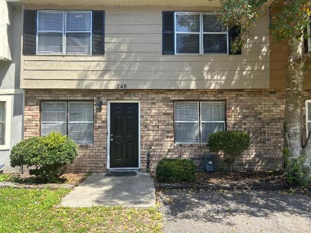 2 Br, 2 bath, Townhouse/Brownstone/RowHouse 748 Elaine Street