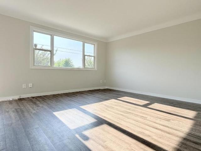 2 Br, 2 bath, Townhouse/Brownstone/RowHouse 766 Indian Rd N