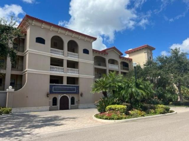 2 Br, 2 bath, Townhouse/Brownstone/RowHouse 7710 Lake Vista Court