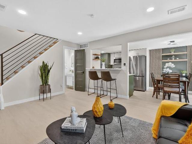 2 Br, 2 bath, Townhouse/Brownstone/RowHouse 7974 Chase Circle
