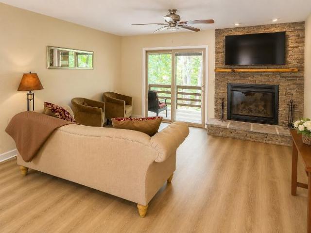 2 Br, 2 bath, Townhouse/Brownstone/RowHouse 79 Riverside Villa