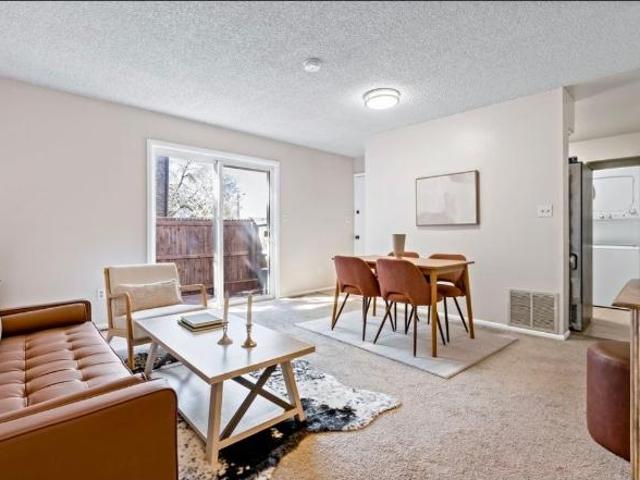 2 Br, 2 bath, Townhouse/Brownstone/RowHouse 8079 Wolff St