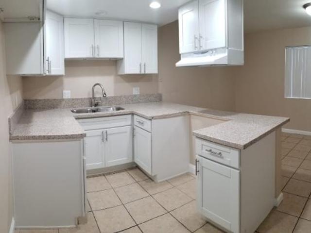 2 Br, 2 bath, Townhouse/Brownstone/RowHouse 8541 1/2 Rose Street