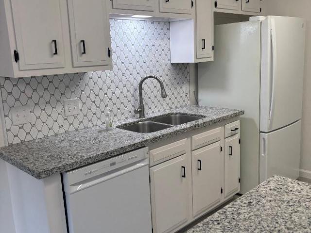 2 Br, 2 bath, Townhouse/Brownstone/RowHouse 8585 Glen Meadow Ln